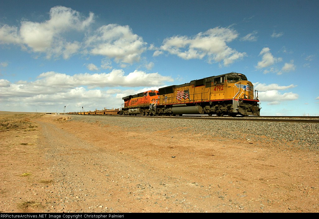 UP 4792 and BNSF 7746